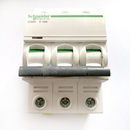 MCB's: Schneider Electric iC60H C16A C16 16A 16 Amp 3 Pole Phase MCB ...